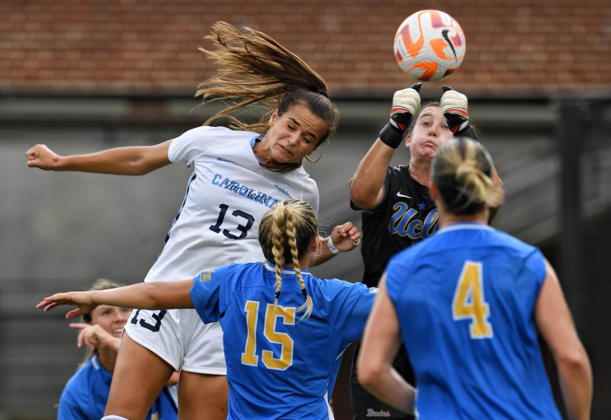 No. 3 UCLA slips by top-ranked UNC with winning score after apparent ...