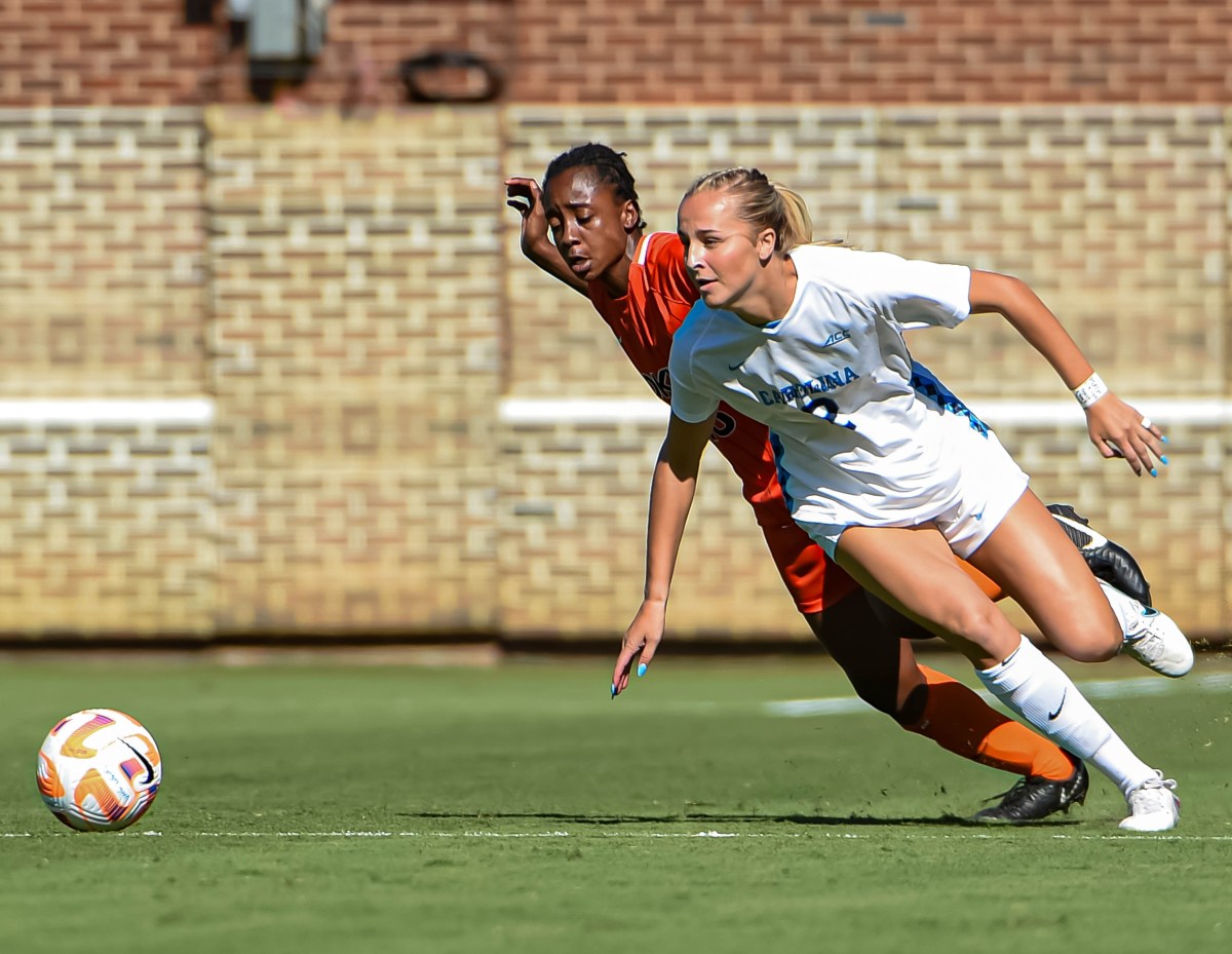 Halftime formation switch flips script for No. 2 Heels in win over Hokies