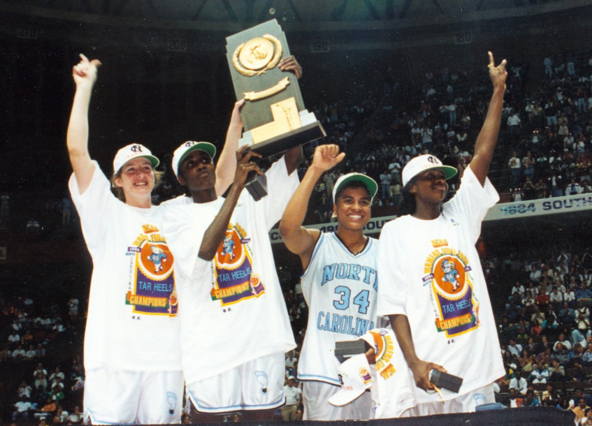 Charlotte Smith’s legendary title-winning buzzer-beater came after ...