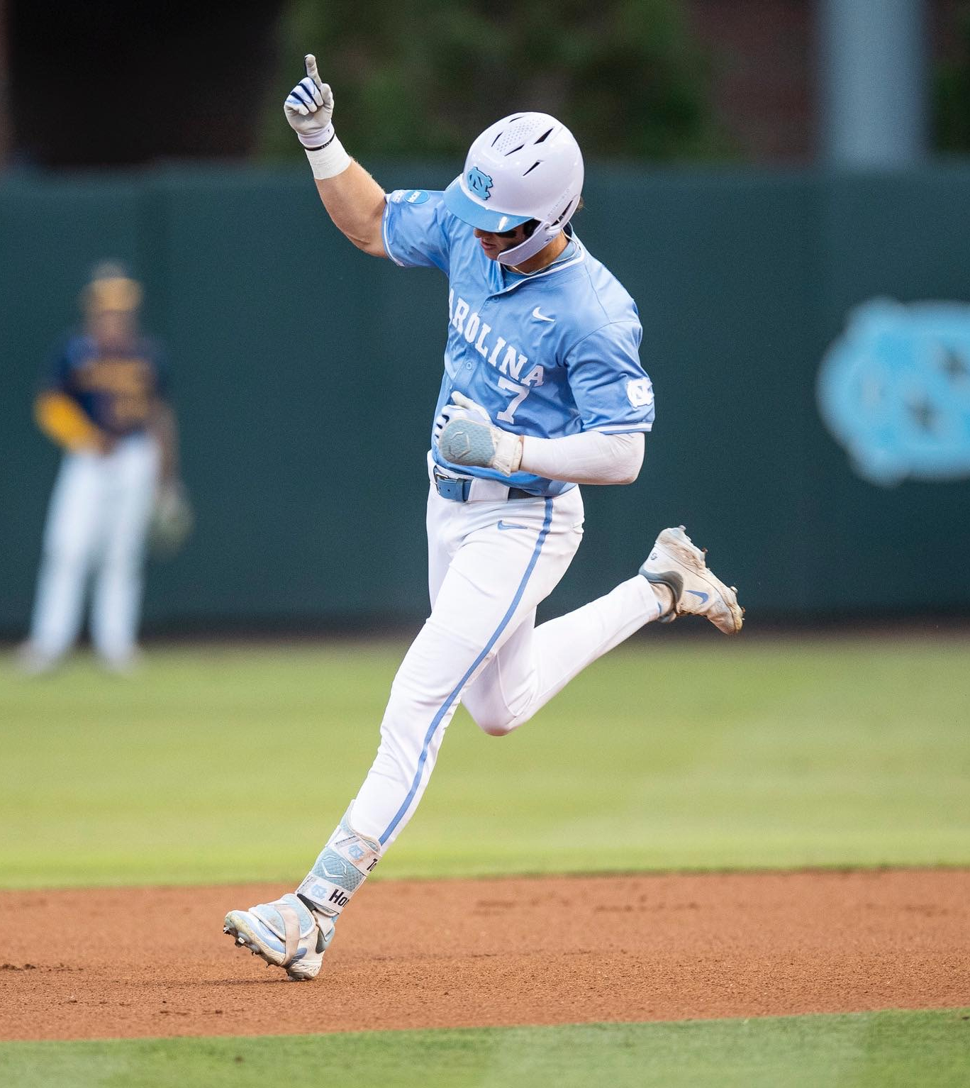 Honeycutt dazzling in Bosh finale, sending Heels to College World Series